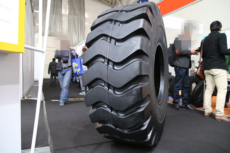 Off Road Light Truck Tires 15.5-25 16PR 24mm Pattern Depth Compact Tractor Tires