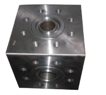 Studded Cross 4 way, 3-1/8" 5000PSI, With Studs and nuts, API6A