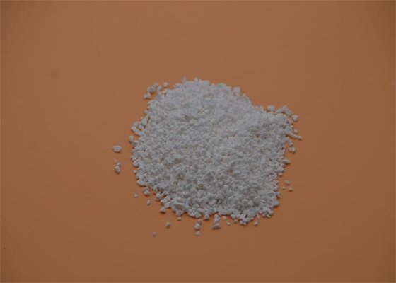 Blanco puro SDIC granular para el tratamiento de aguas y la limpieza de la piscina