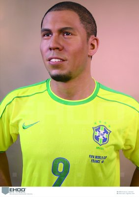La cera della celebrità ha annunciato la statua a grandezza naturale realistica della cera del giocatore per Ronaldo Nazario