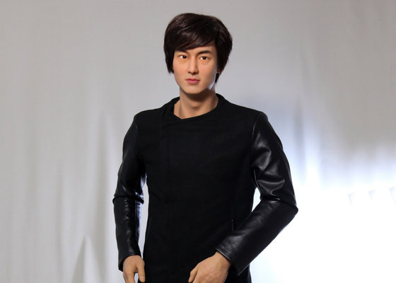 Figure di cera a grandezza naturale vive su ordinazione della Corea di Lee MinHo per la manifestazione della celebrità