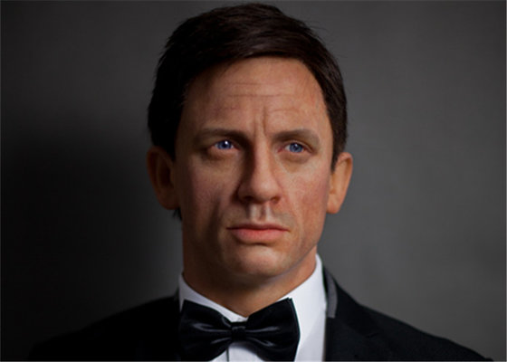 Grandi artisti famosi a grandezza naturale dell'interno della scultura della cera di Daniel Craig