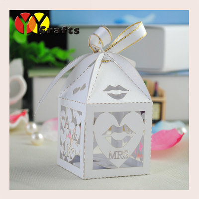 Paper box 5*5cm white color mini wedding chocolate and candy favor box with name tag