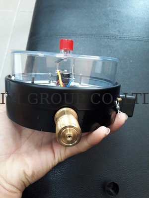 Pressure Gauge with Electric Contacts