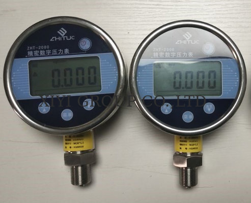 Digital pressure gauge with storage