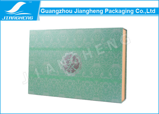 Cardboard Eco Friendly Magnetic Closure Gift Boxes Green For Cosmetics Packaging