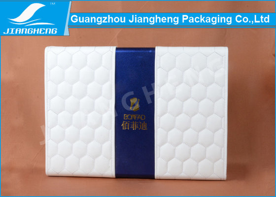 Borde la PU grande con bisagras del blanco de la caja de regalo del cuero del diseño del modelo con la banda azul