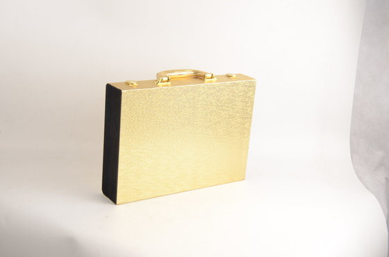 Caliente rojo del logotipo de la imitación de cuero del oro de la caja de almacenamiento brillante del regalo sellado con la manija