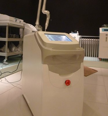Medical Nd Yag Laser Tattoo Removal Machine Big 9.7 Inch TFT Touch Screen