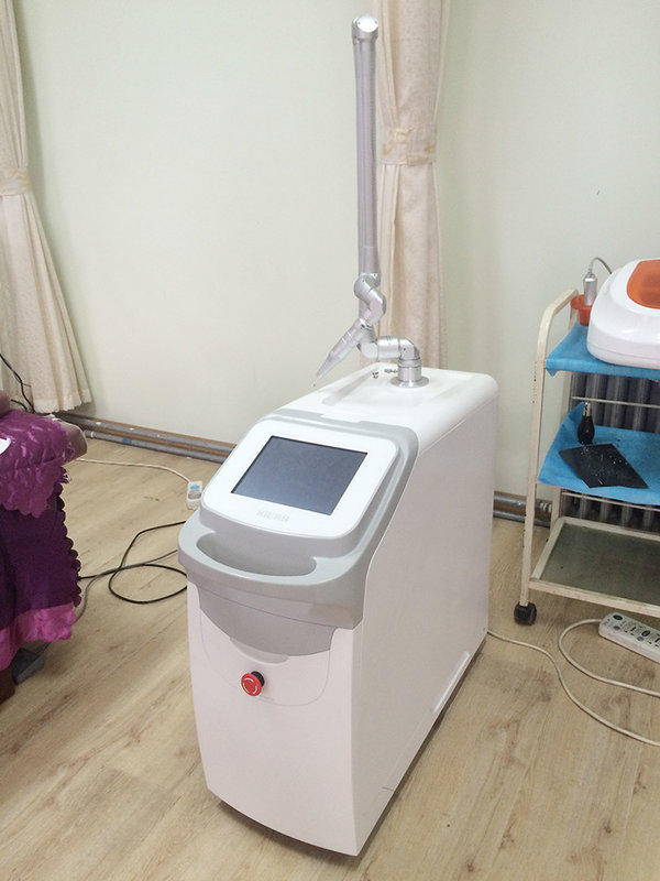 Q Switched Nd Yag Laser Tattoo Removal Machine With 1500W Input Power