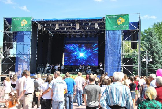 High Definition Media LED Video Walls , 1R1G1B Waterproof LED Display
