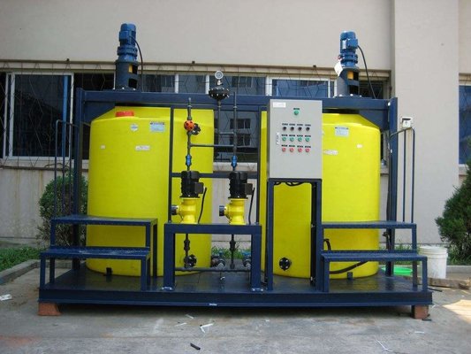 Chemical mixing tank for liquid detergent production equipment