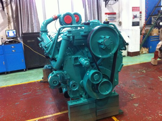 1000KW 1250KVA Cummins Diesel Generator Set Smooth Running Forced Water Cooling Cycle
