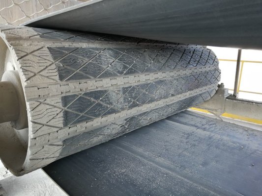 Prevent conveyor belt from slipping head pulley rubber removable slide lagging